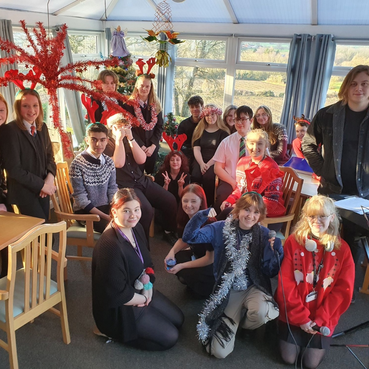 Tupton Hall students spread festive cheer at Hill House - Tupton Hall School